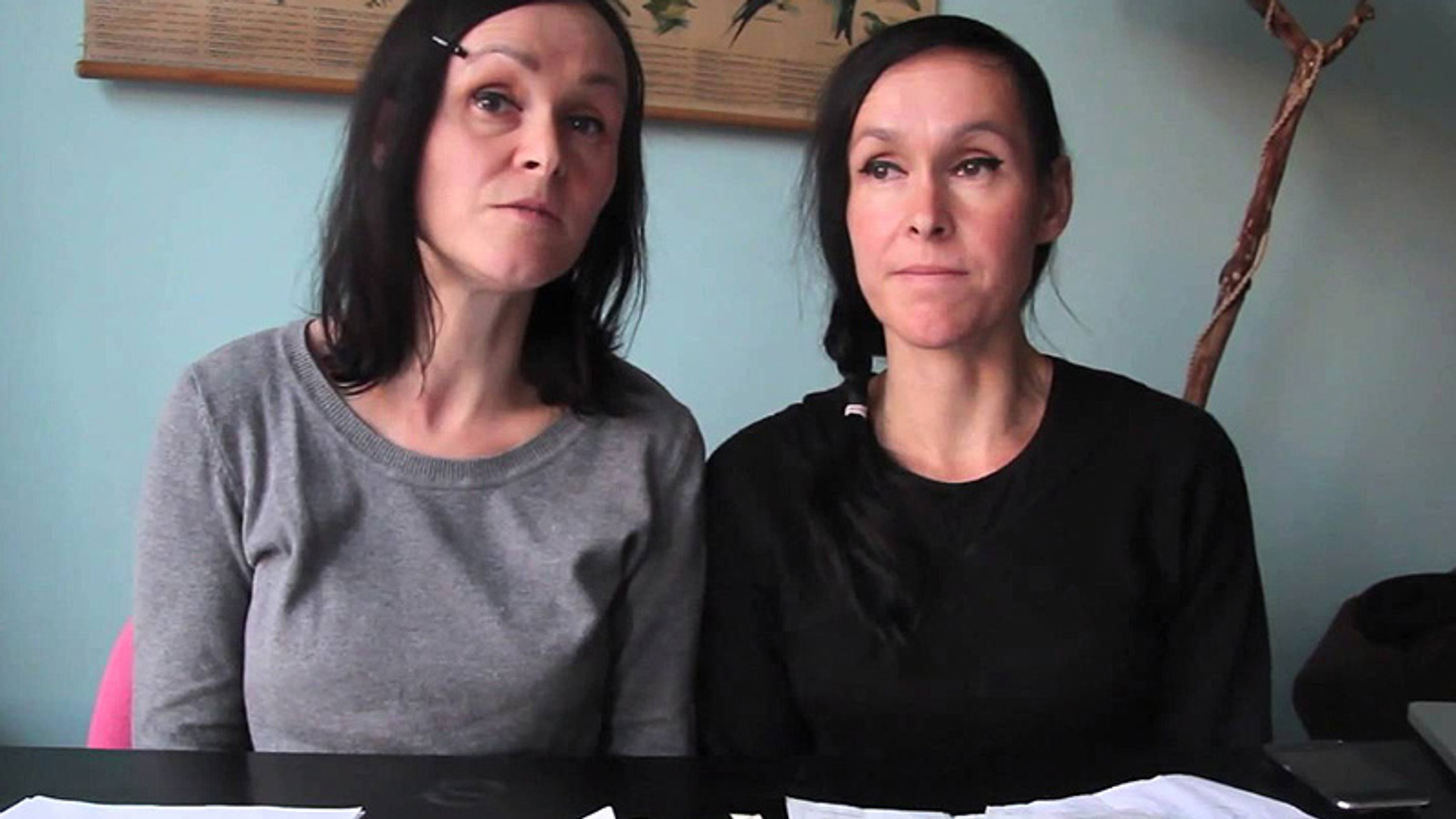 Angelique en Liesbeth Raeven zijn L.A. Raeven - Gasten archief DWDD - De Wereld Draait Door ...